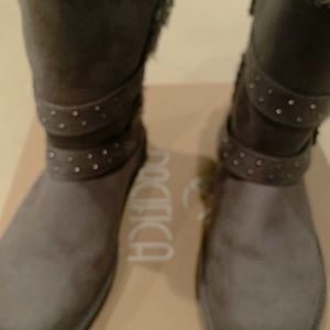 Pacifica | Shoes | Pacifica Womens Grey Boots | Poshmark